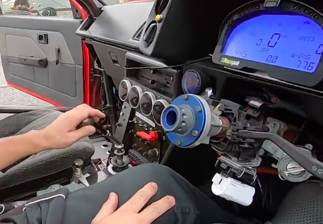 What's in the interior of Hiroshi "Kaicho" Takahashi's Toyota AE86 ...